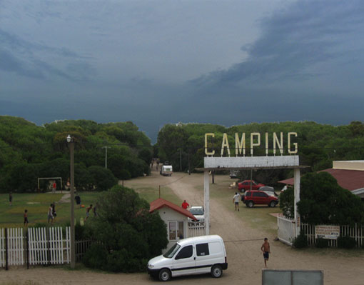 Nueva Atlantis. Camping Nueva Atlantis. Frente al Mar. Revista Haciafuera